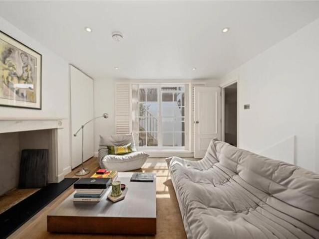 2 bedroom apartment for sale in Hemingford Road, Barnsbury, London, N1