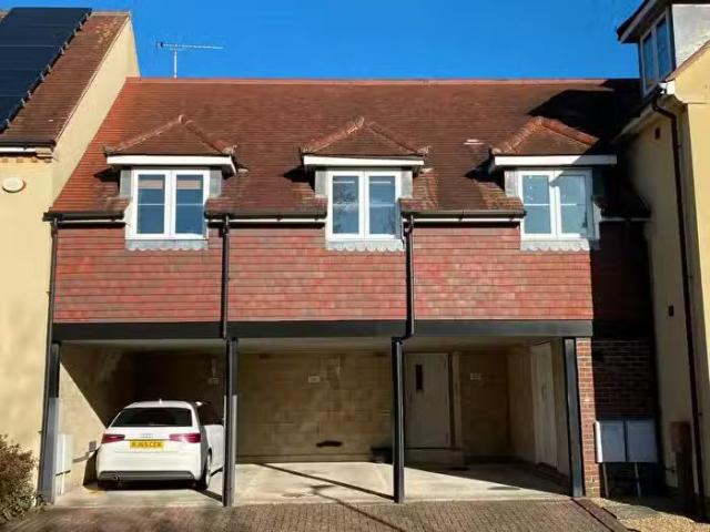 2 Bedroom Apartment For Sale In Herne Road, Petersfield, GU31