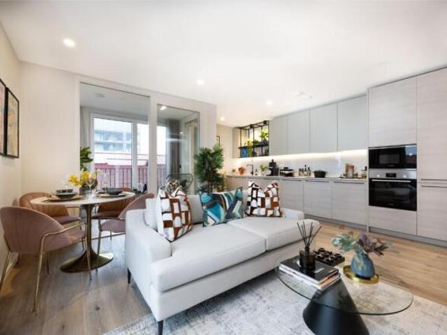 2 bedroom apartment for sale in Heron Wharf, Leven Road, London, E14