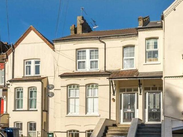 2 Bedroom Apartment For Sale In High Barnet, Barnet