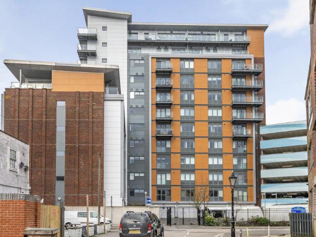 2 bedroom apartment for sale in High Street, Poole, Dorset, BH15
