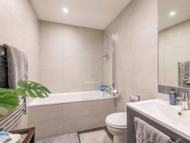 2 bedroom apartment for sale in High Street, Slough, SL1
