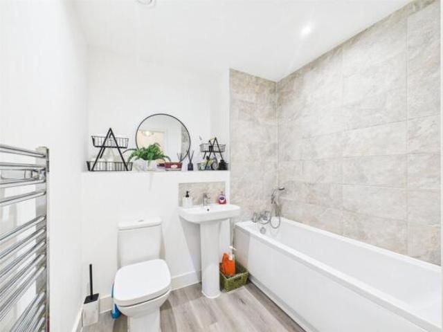2 bedroom apartment for sale in Hobbs Way, Gloucester, Gloucestershire, GL2