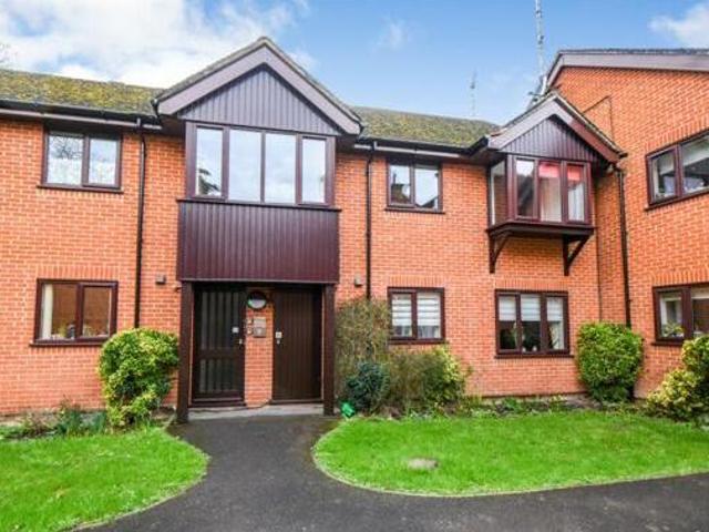 2 Bedroom Apartment For Sale In Hook, Hampshire