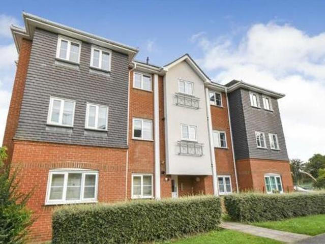 2 Bedroom Apartment For Sale In Hook, Hampshire