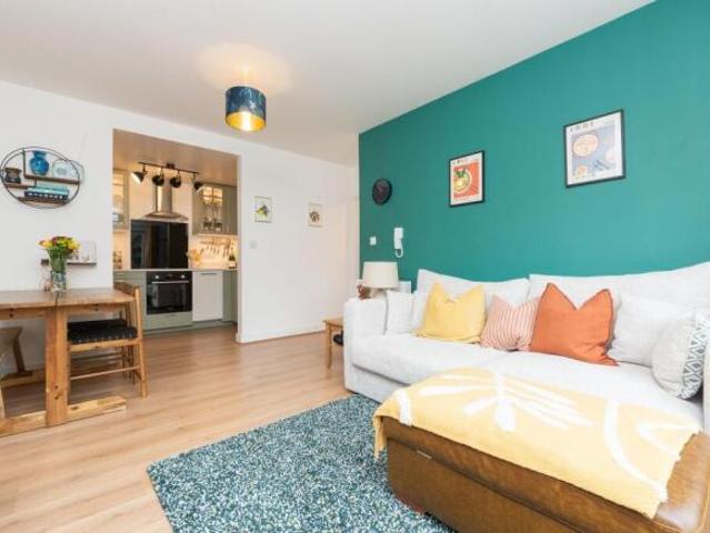 2 bedroom apartment for sale in Holly Street, Luton, LU1