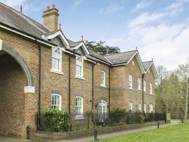 2 Bedroom Apartment For Sale In Holwood Estate, Keston
