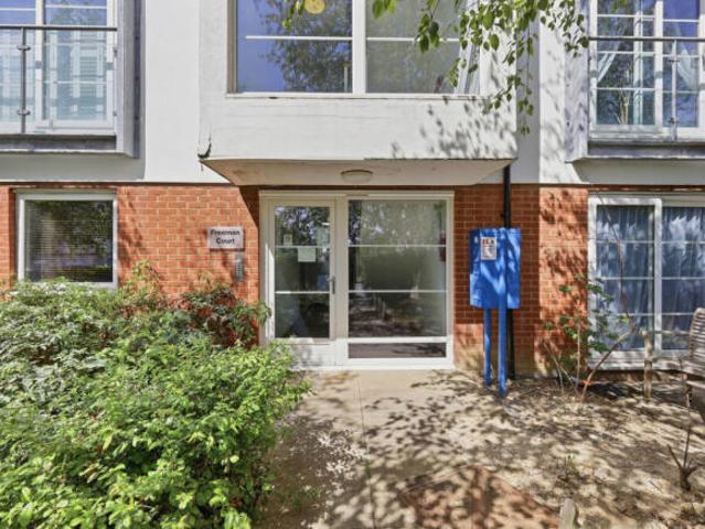 2 bedroom apartment for sale in Honiton Road, Southend on sea, SS1