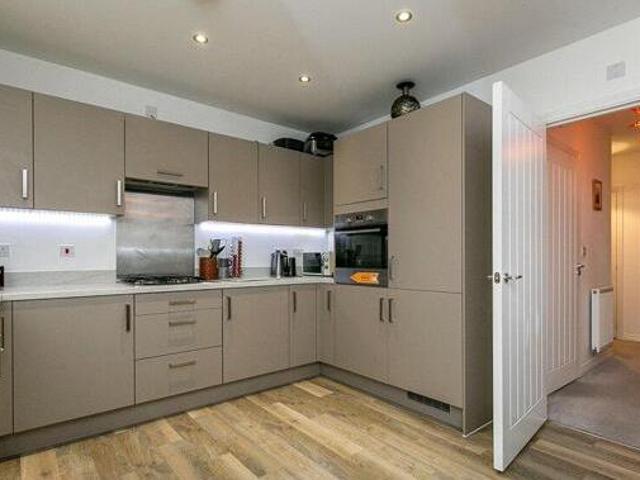2 Bedroom Apartment For Sale In Horley, Surrey
