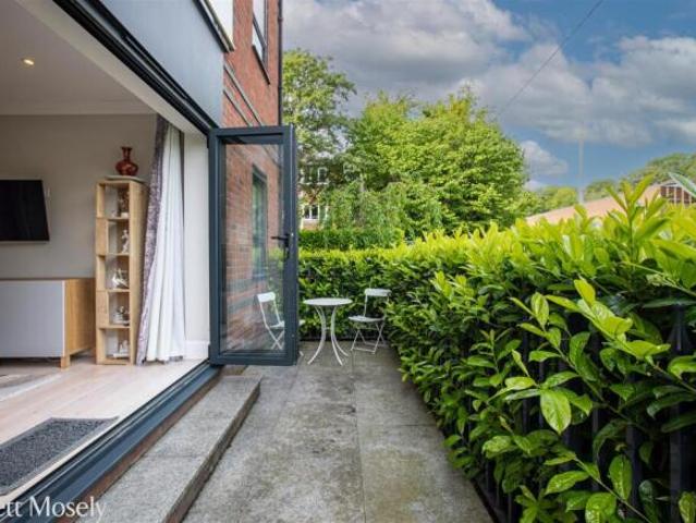 2 bedroom apartment for sale in Hortons Way, Westerham, TN16