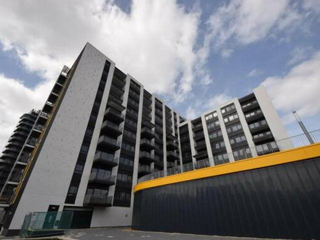 2 Bedroom Apartment For Sale In Ilford, Essex