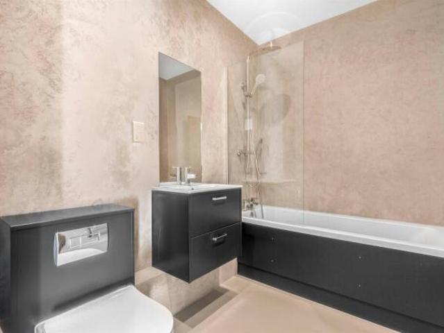 2 bedroom apartment for sale in Inglemere Road, Mitcham, CR4
