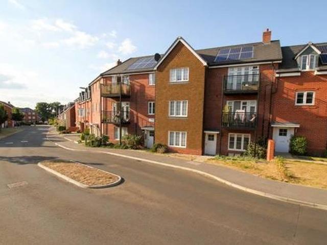 2 bedroom apartment for sale in Jubilee Drive Church Crookham Fleet GU52