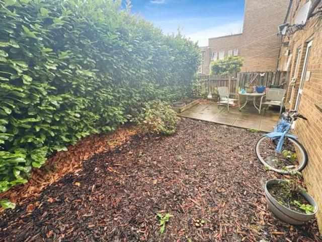 2 bedroom apartment for sale in Juniper Grove, Netherton, Huddersfield, West Yorkshire, HD4