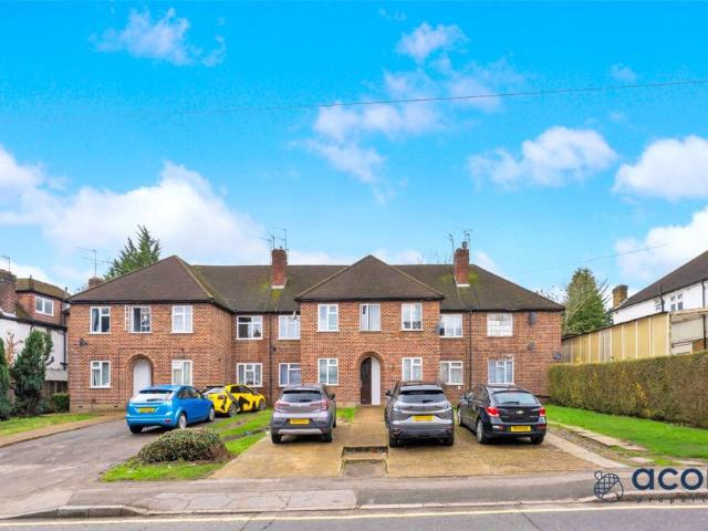 2 bedroom apartment for sale in Kenton Lane, Harrow, HA3