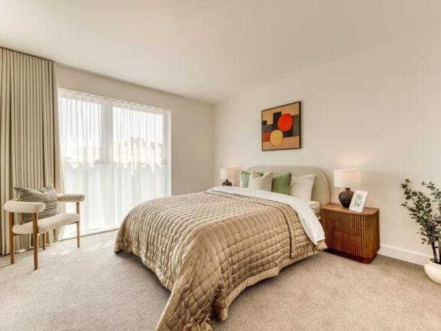 2 bedroom apartment for sale in Kew Bridge Rise, Brentford, London, TW8 0EX, TW8