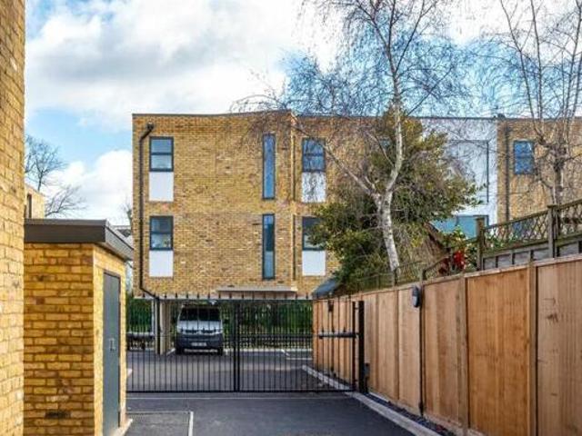 2 Bedroom Apartment For Sale In Kew, Surrey