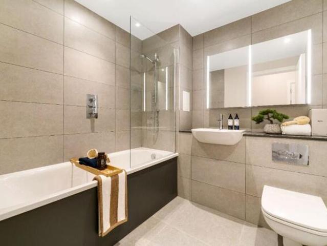 2 bedroom apartment for sale in Kidbrooke Village London SE3