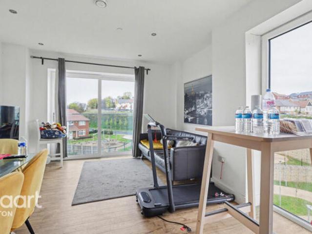 2 bedroom apartment for sale in Kimpton Road, Luton, LU2