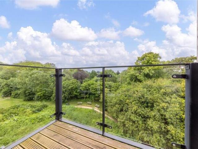2 bedroom apartment for sale in Kingfisher Way, Cambridge, Cambridgeshire, CB2