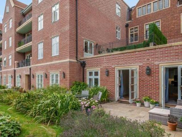 2 Bedroom Apartment For Sale In Kings Drive, Midhurst