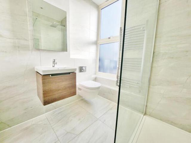 2 bedroom apartment for sale in Kingsbridge House, Marsh Road, Pinner, HA5