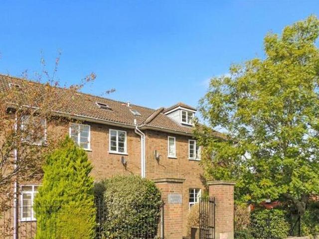 2 Bedroom Apartment For Sale In Kingswood