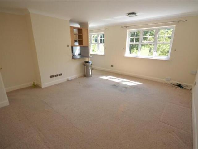 2 bedroom apartment for sale in Knights Field, Luton, Bedfordshire, LU2
