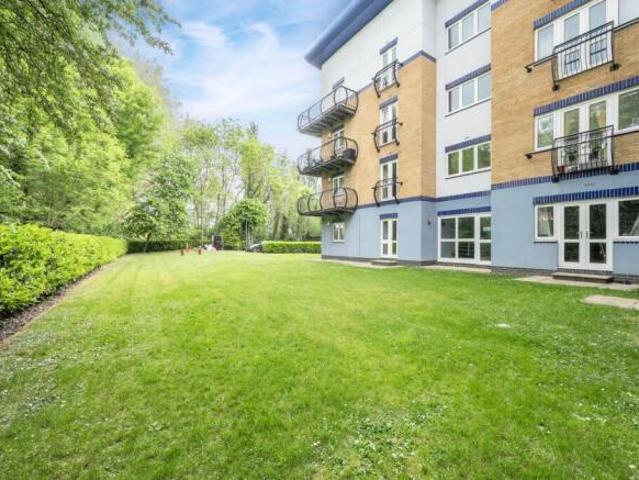 2 bedroom apartment for sale in Luscinia View, Reading, RG1