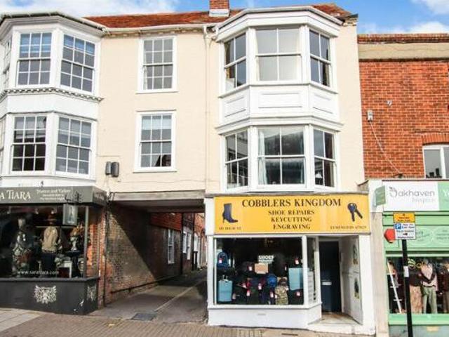 2 Bedroom Apartment For Sale In Lymington, Hampshire