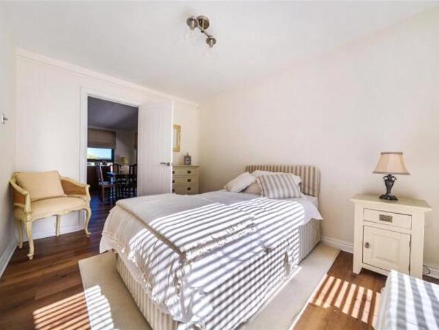 2 bedroom apartment for sale in Lake View Court, Roundhay, LS8