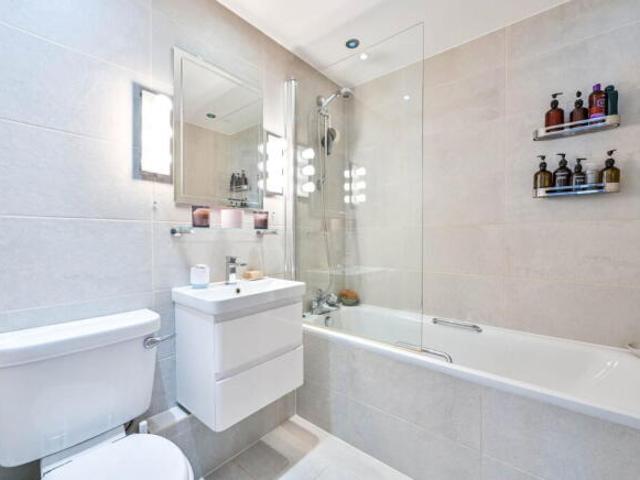 2 bedroom apartment for sale in Lancaster Way, Worcester Park, KT4 8HF, KT4
