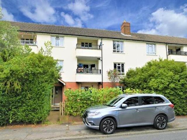 2 Bedroom Apartment For Sale In Langley, Berkshire