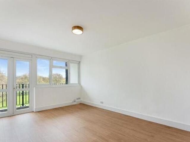 2 Bedroom Apartment For Sale In Lansdowne Drive, London