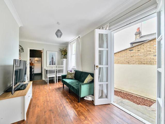 2 bedroom apartment for sale in Lansdowne Lane, Charlton, SE7