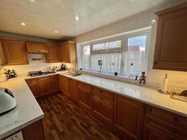 2 bedroom apartment for sale in Larch Close, Huddersfield, HD5