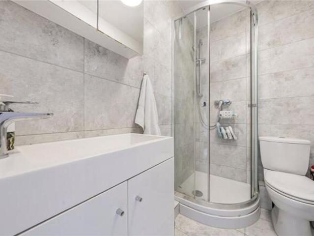 2 bedroom apartment for sale in Larkfield Road, Richmond, TW9