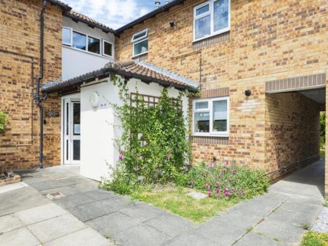 2 bedroom apartment for sale in Larks Meade, Earley, Reading, RG6