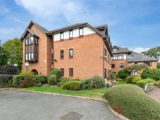 2 bedroom apartment for sale in Lawnsmead Gardens, Newport Pagnell, Buckinghamshire, MK16