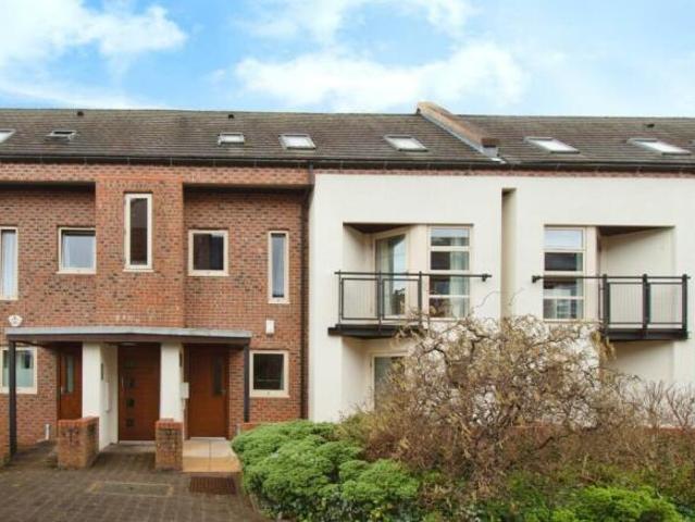 2 bedroom apartment for sale in Lawrence Square, York, YO10