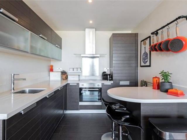 2 bedroom apartment for sale in Lavender Hill, SW11