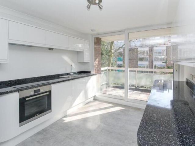2 bedroom apartment for sale in Leamington House, 23 Stonegrove, HA8
