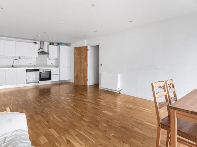 2 bedroom apartment for sale in Leigham Court Road, London, SW16