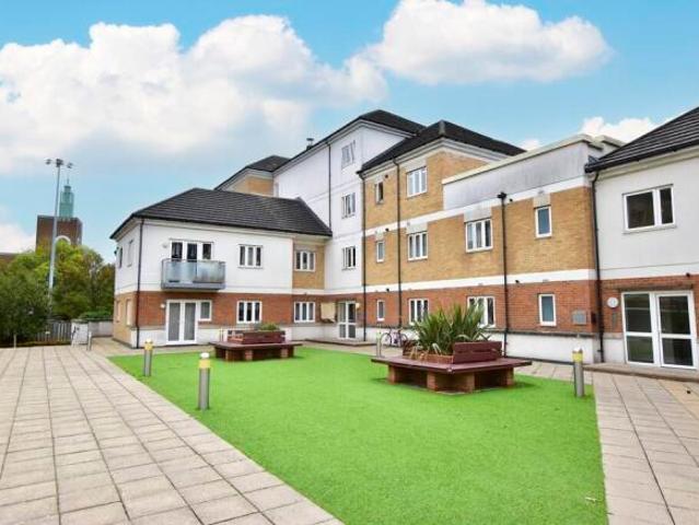 2 bedroom apartment for sale in Ley Farm Close, Watford, WD25