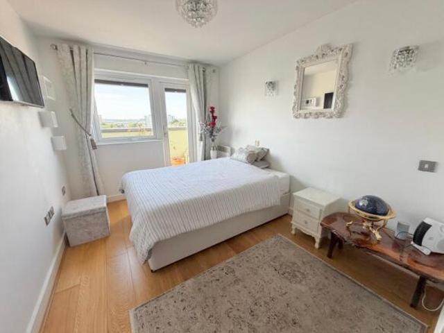 2 bedroom apartment for sale in Lifeboat Quay, Poole, BH15