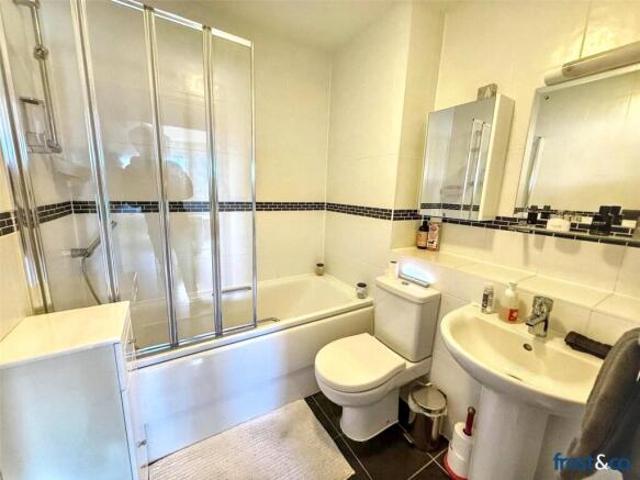 2 bedroom apartment for sale in Lifeboat Quay, Poole, Dorset, BH15