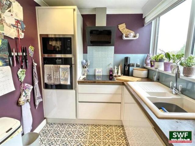 2 bedroom apartment for sale in Lime Tree Avenue, Wolverhampton, WV6