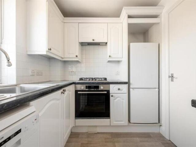 2 bedroom apartment for sale in Lime Tree Close, South Woodford, E18