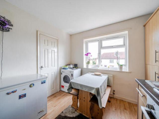2 bedroom apartment for sale in Lincoln Road, Guildford, Surrey, GU2