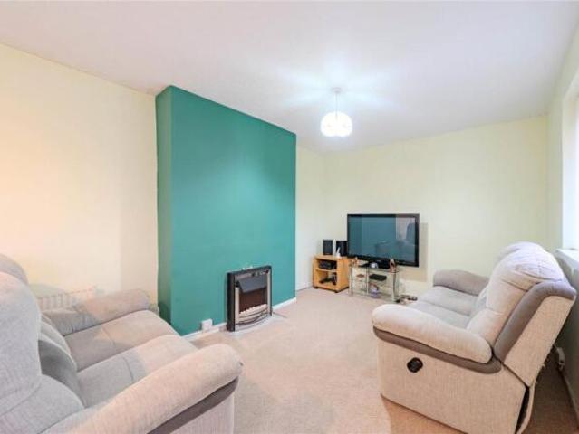 2 bedroom apartment for sale in Lingfield Walk, Leeds, West Yorkshire, LS17
